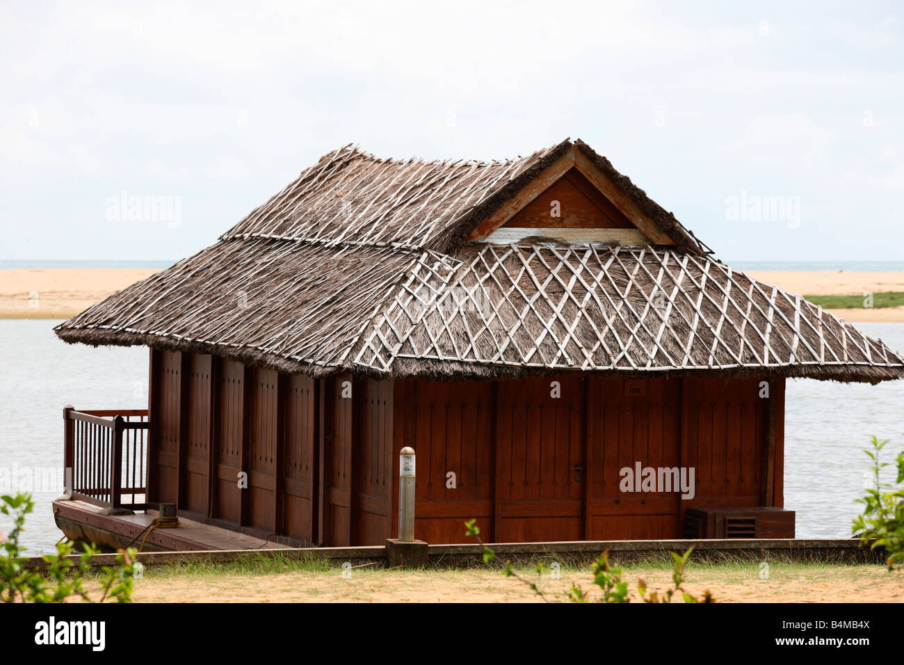 Thatched cottage india hi-res stock photography and images - Alamy