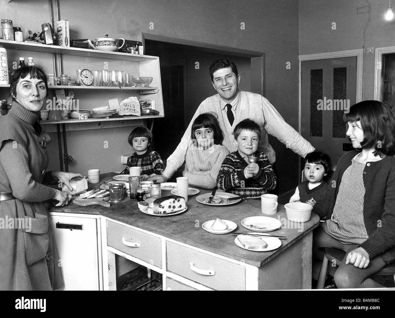 Robert Arnold and his actress wife June Brown January 1968 with their 5 children Louise 9 Sophie ...
