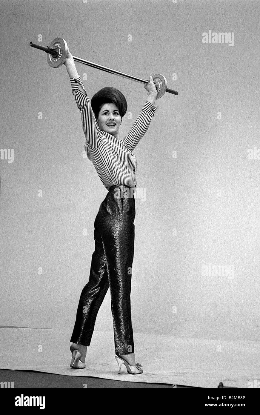Elizabeth Kent January 1963 Actress lifting weights Stock Photo - Alamy