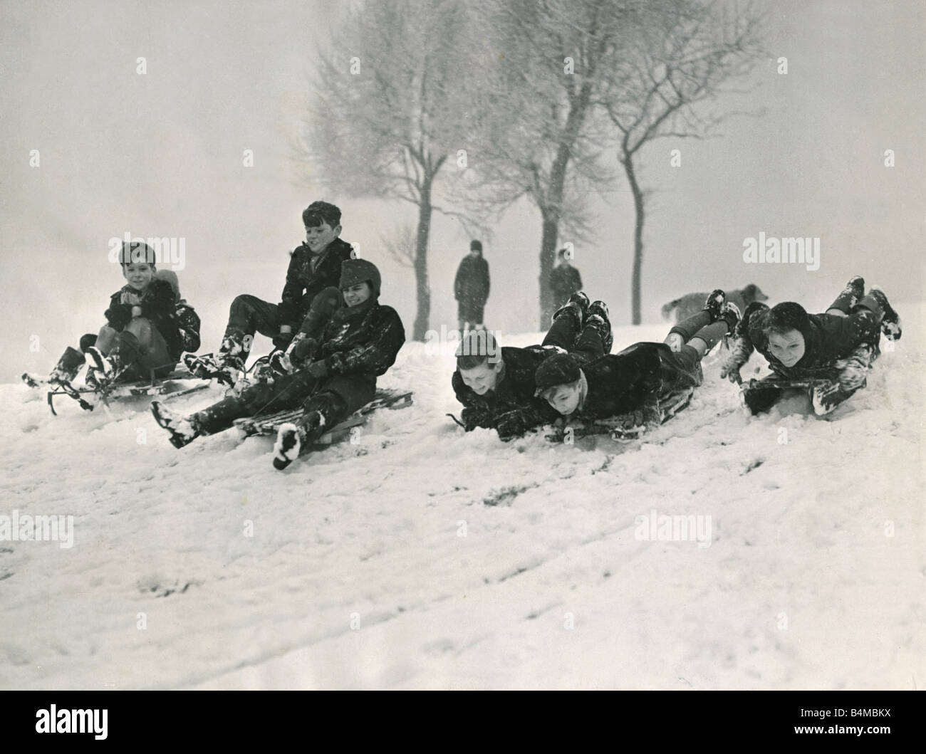 Children in snow 1950s hi-res stock photography and images - Alamy