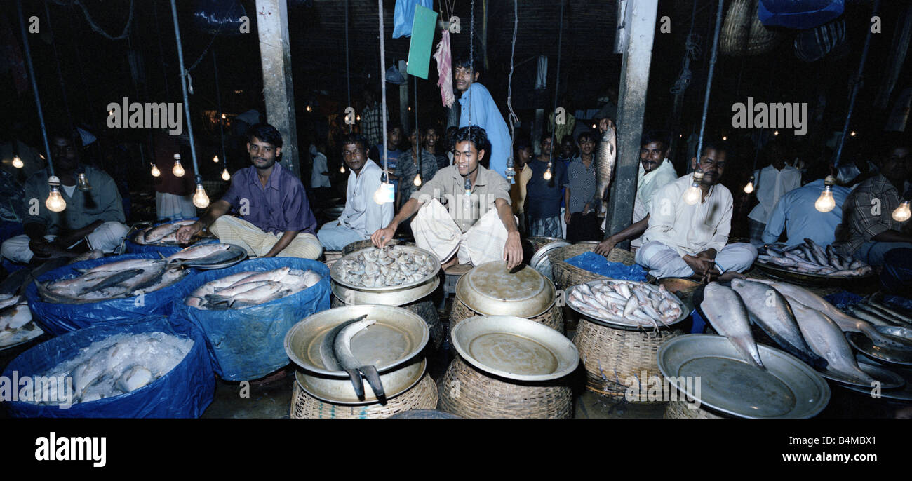 Fish Market, Dhaka Bangladesh, Bondor Bazaar Stock Photo - Alamy