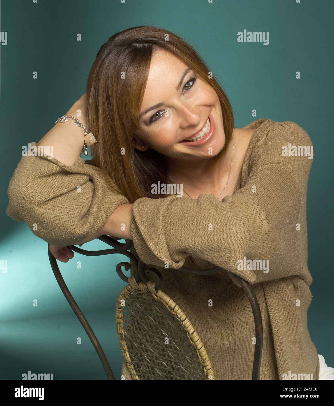 Suzi Perry June 2002 TV Presenter Studio Pix Stock Photo - Alamy