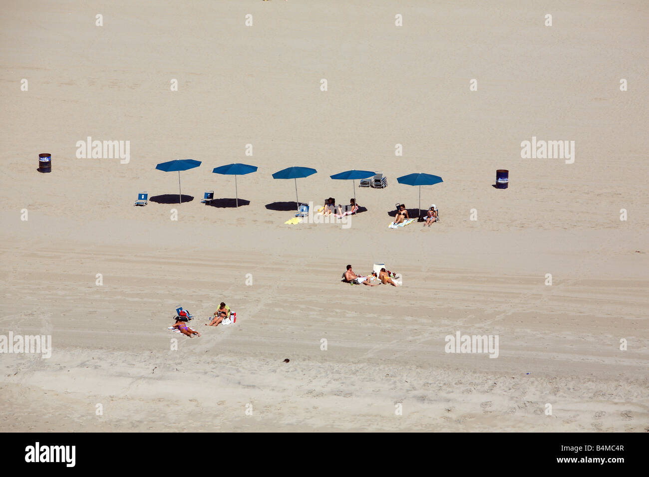 Tanning people hi-res stock photography and images - Alamy
