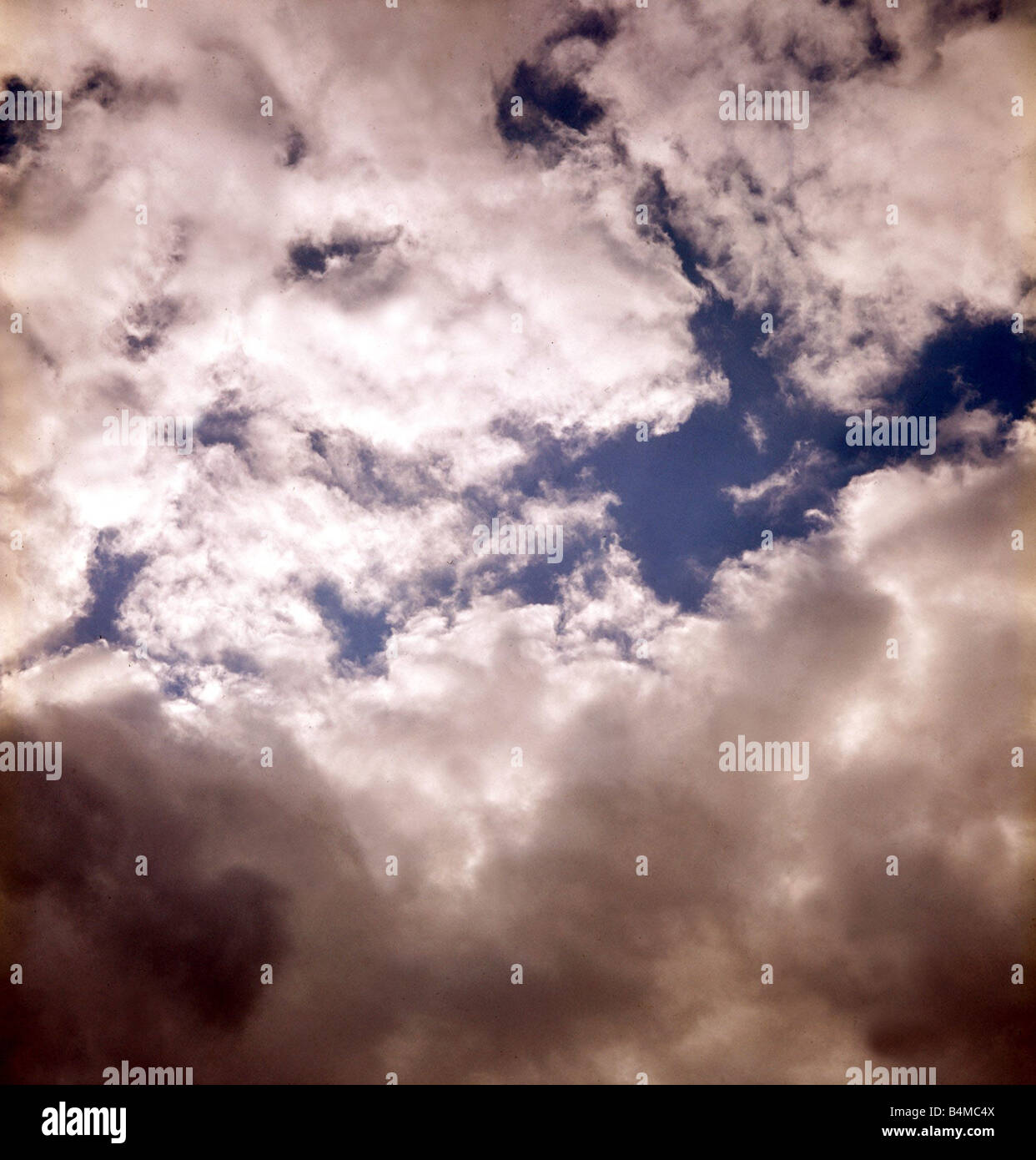 Storm clouds gathering Weather Sky Rain Stock Photo - Alamy