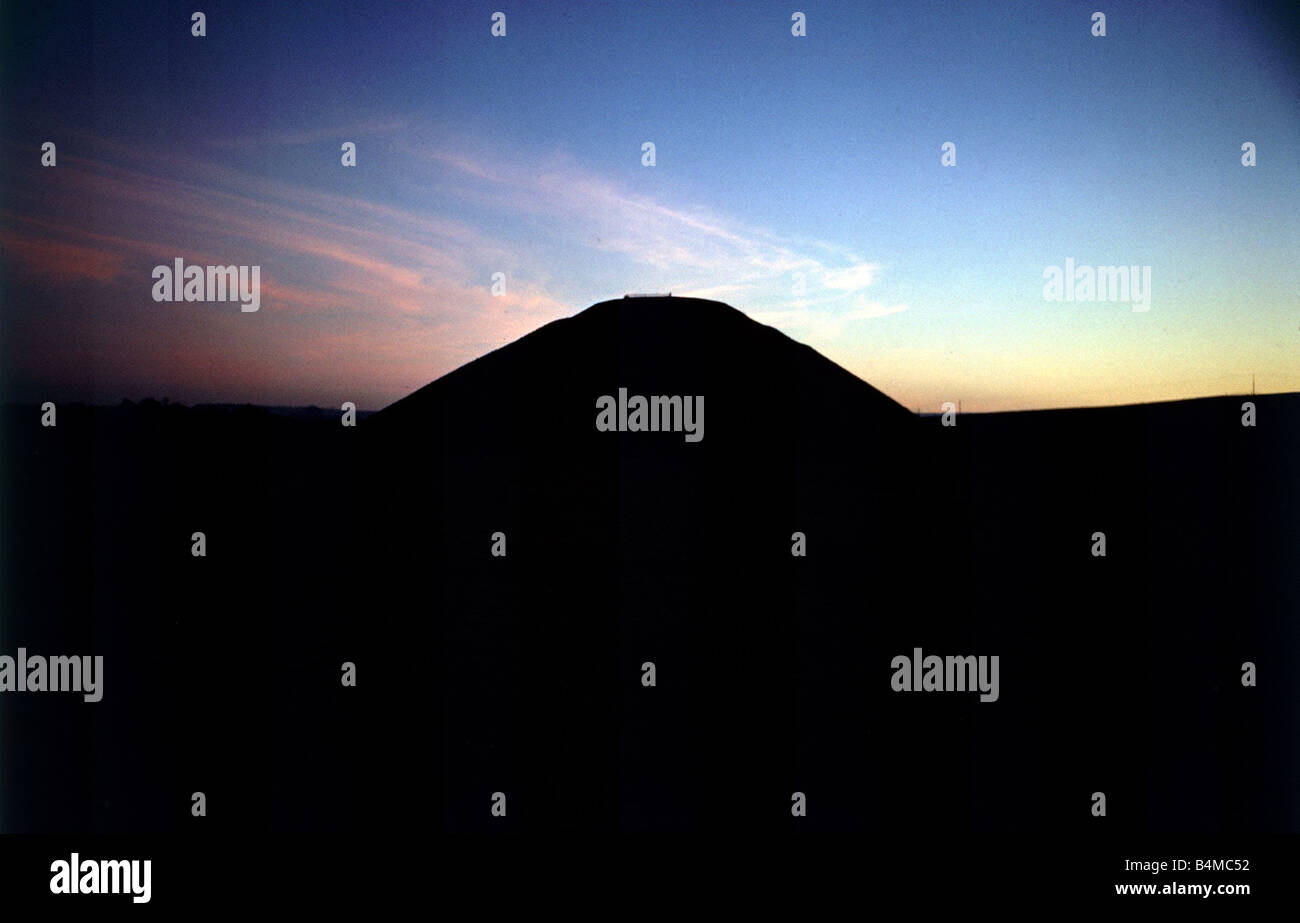 Silbury Hill in Wiltshire Sunrise Dawn Shadows Stock Photo - Alamy