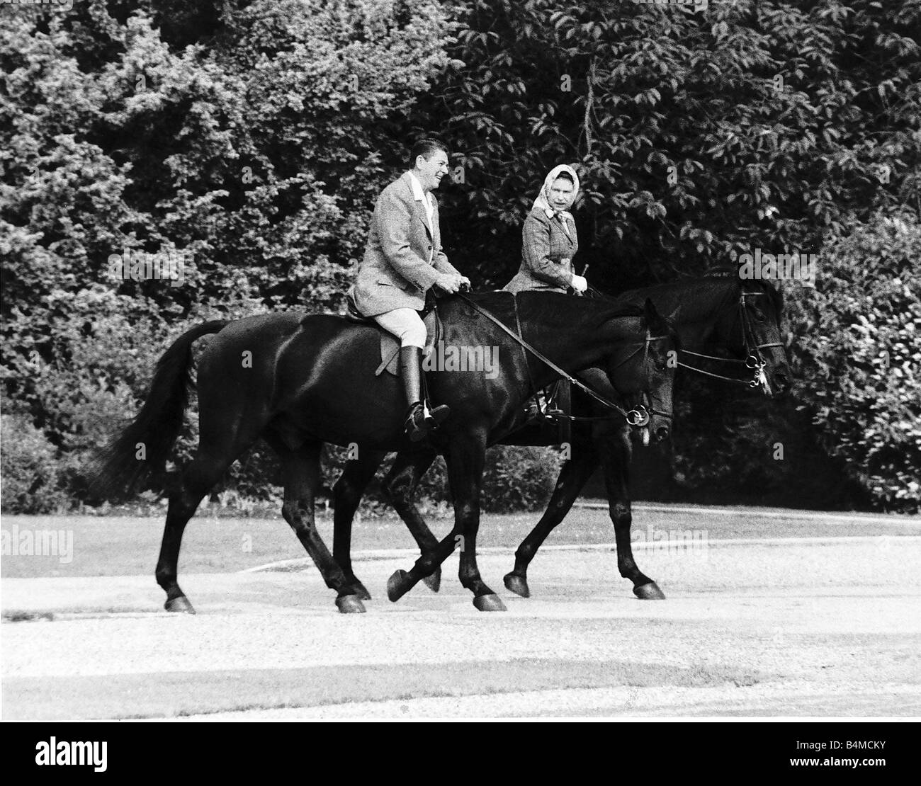 President reagan queen elizabeth ii hi-res stock photography and images ...