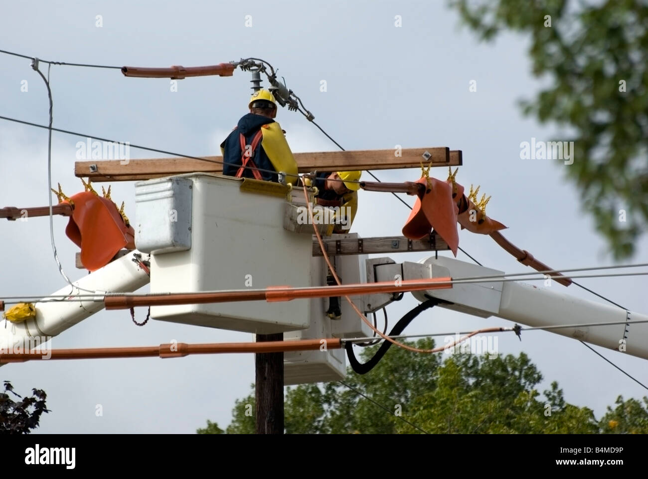 Electric utility lineman hi-res stock photography and images - Alamy