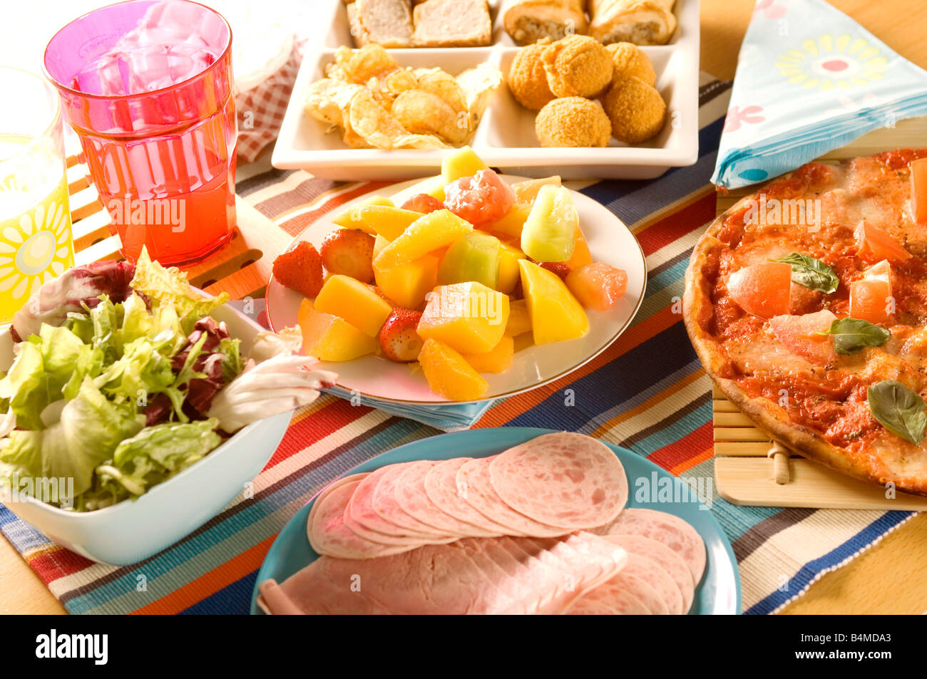 Food laid out on a table hi-res stock photography and images - Alamy