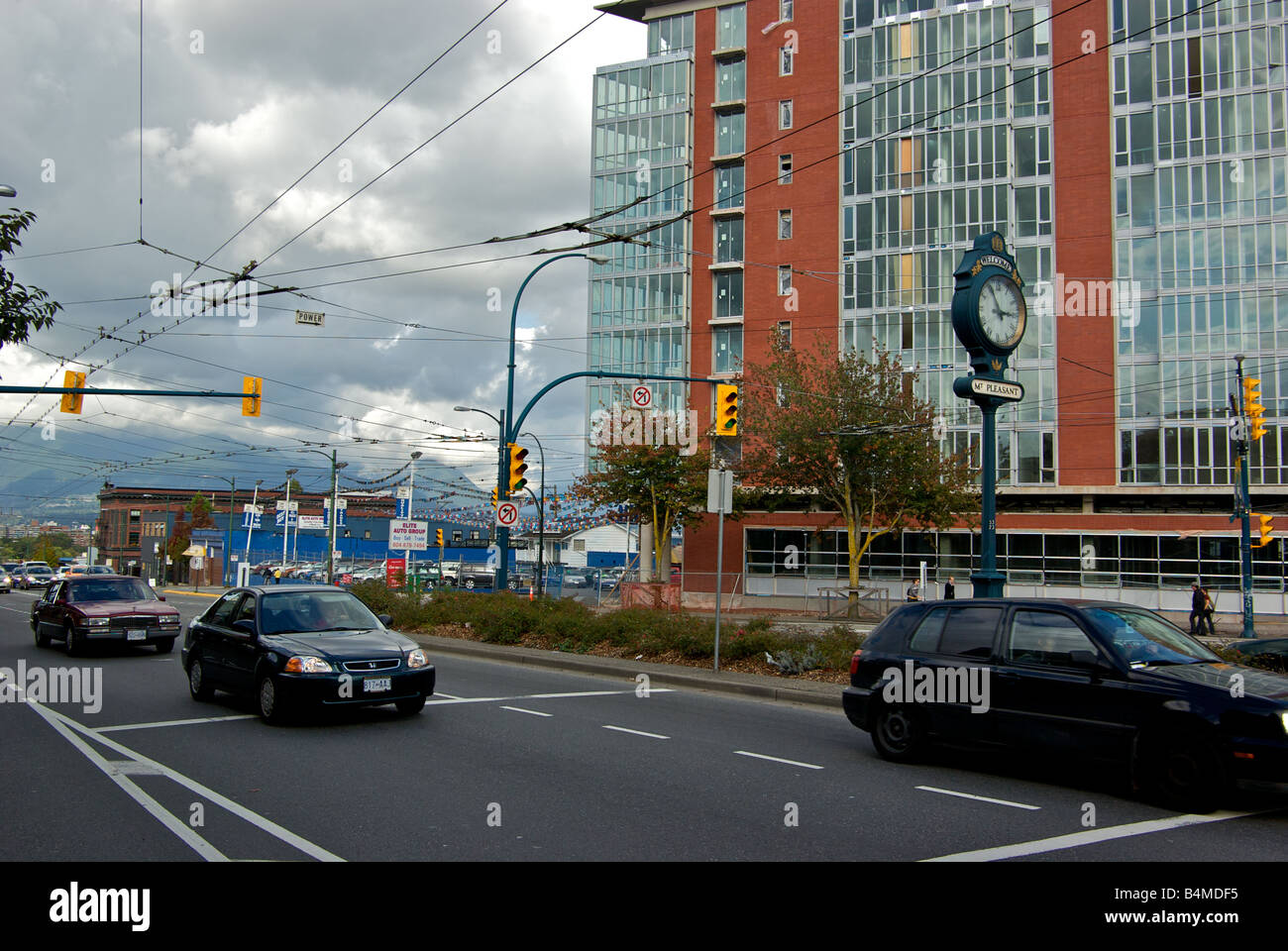 Busy neighbourhood hi-res stock photography and images - Alamy