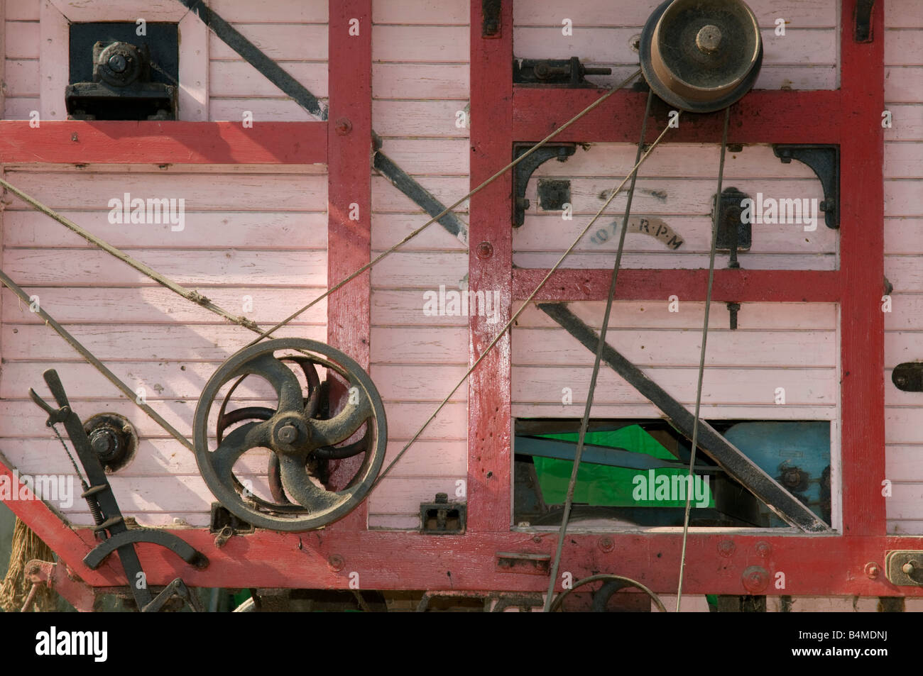Threshing machine historical hi-res stock photography and images - Alamy
