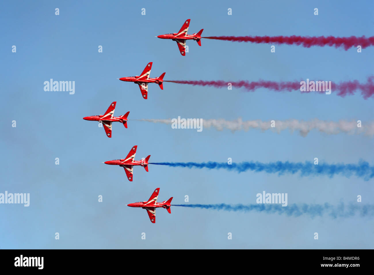 Five red arrows hi-res stock photography and images - Alamy