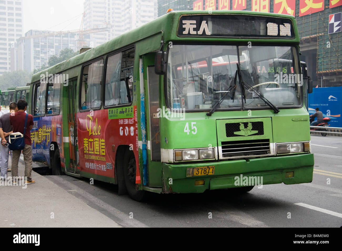 China chengdu bus hi-res stock photography and images - Alamy