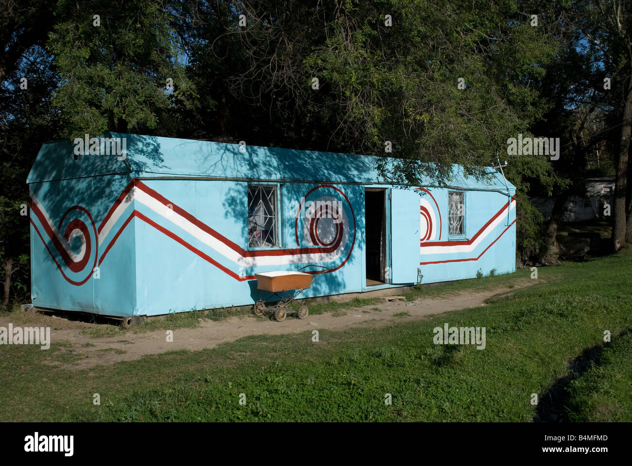 Colourful trailer house Stock Photo - Alamy