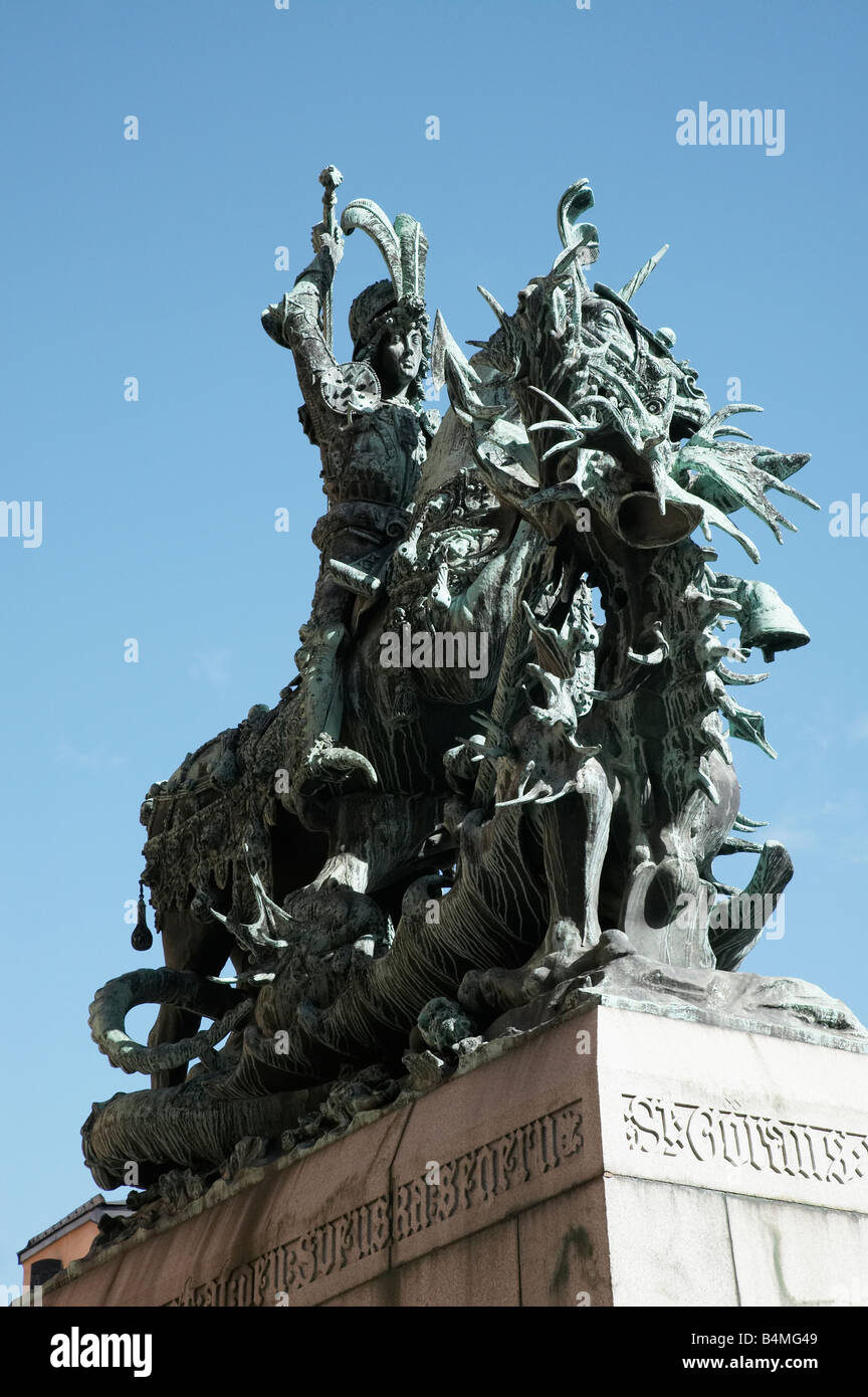 Bronze statue st george dragon hi-res stock photography and images - Alamy