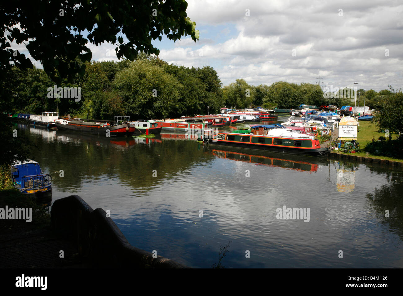 Springfield marina river lea river hi-res stock photography and images ...