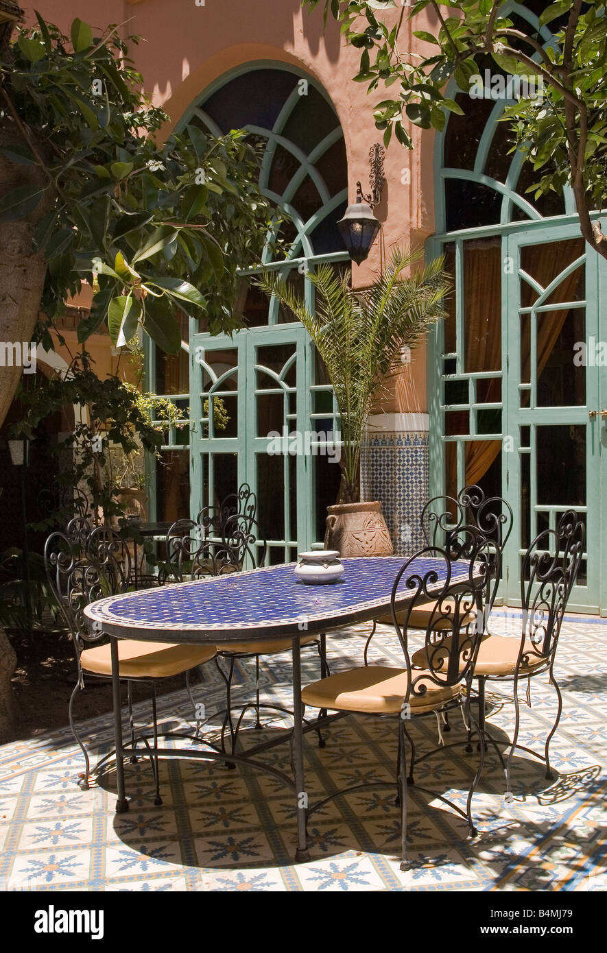 Riads hi-res stock photography and images - Alamy