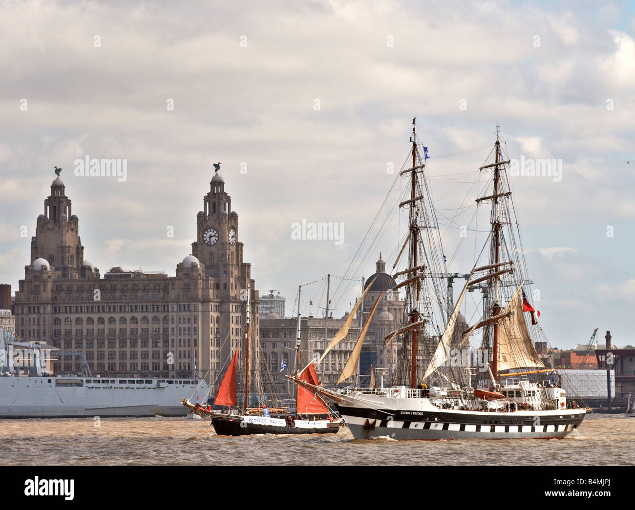 Tall ships sail hi-res stock photography and images - Alamy