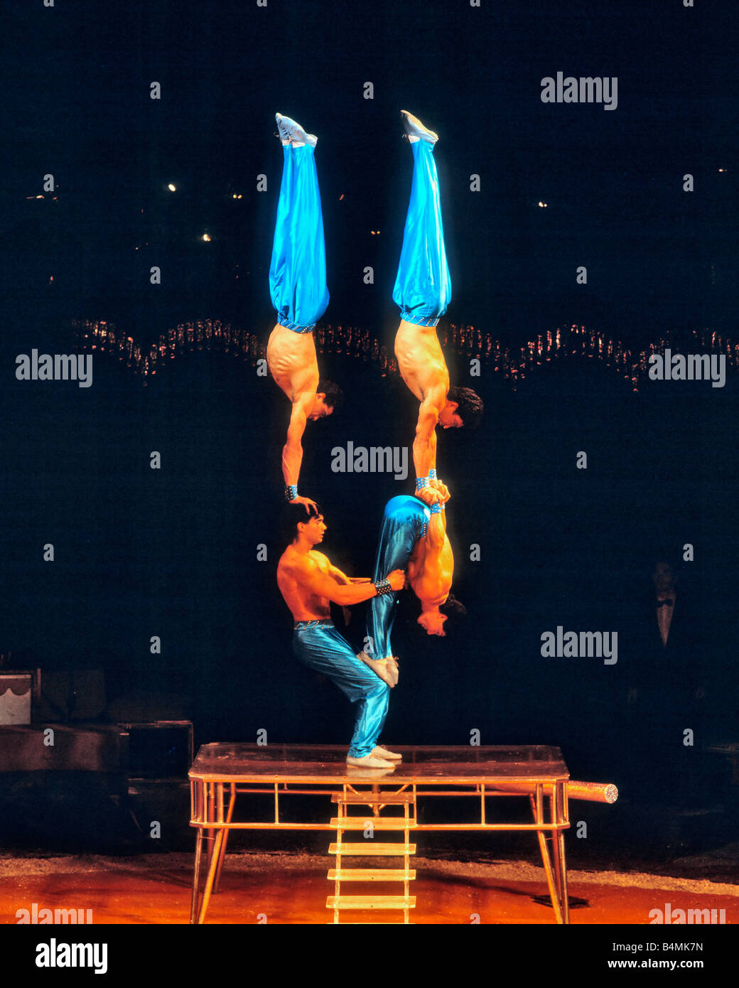 World cooperation hi-res stock photography and images - Alamy