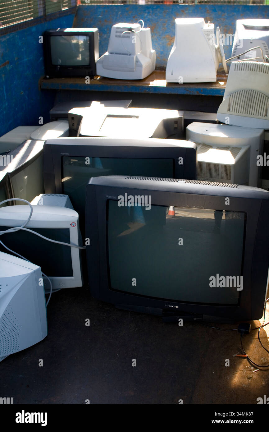 Bank of computer screens hi-res stock photography and images - Alamy
