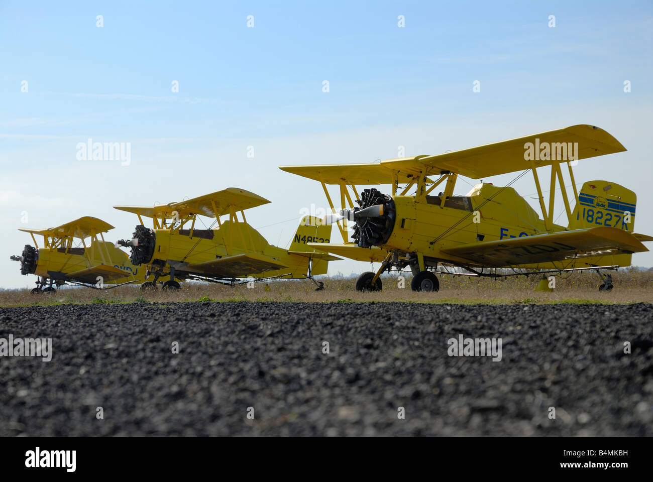 Yellow planes hi-res stock photography and images - Alamy
