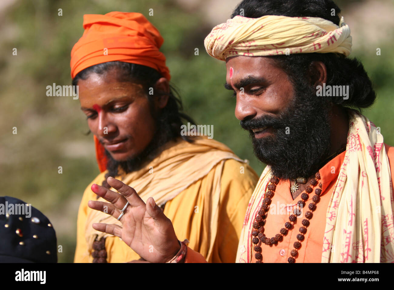 India Local people on the street Stock Photo - Alamy