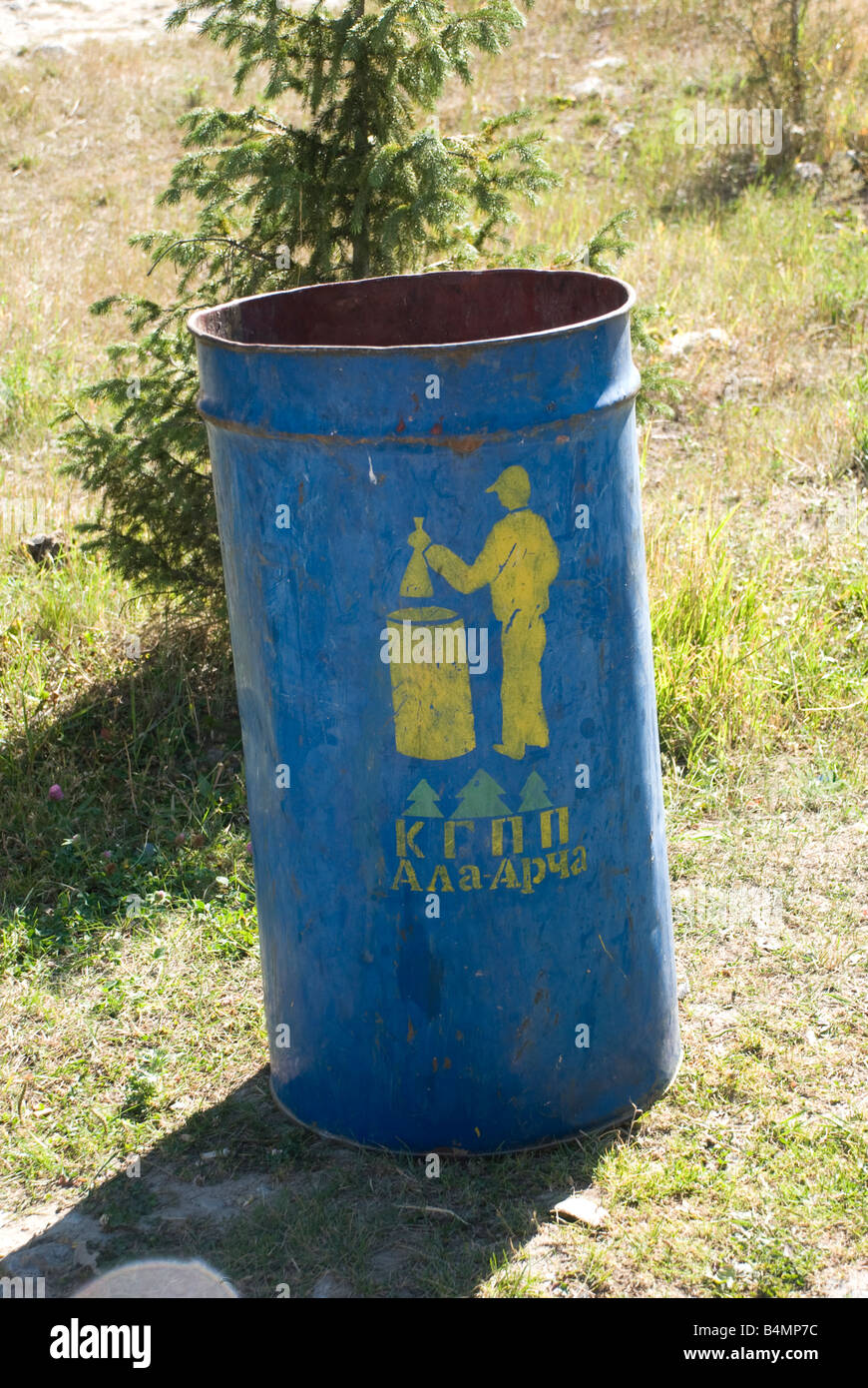 Blue dustbin hi-res stock photography and images - Alamy