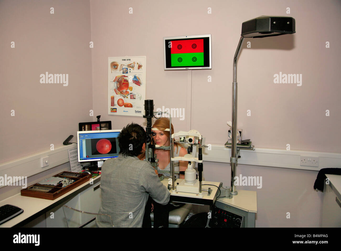 Opticians, eye testing hi-res stock photography and images - Alamy