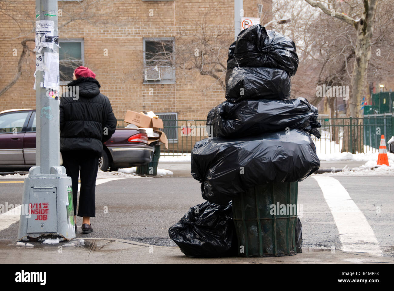 Overflowing garbage can hi-res stock photography and images - Alamy Overflowing garbage can hi-res stock photography and images - Alamy