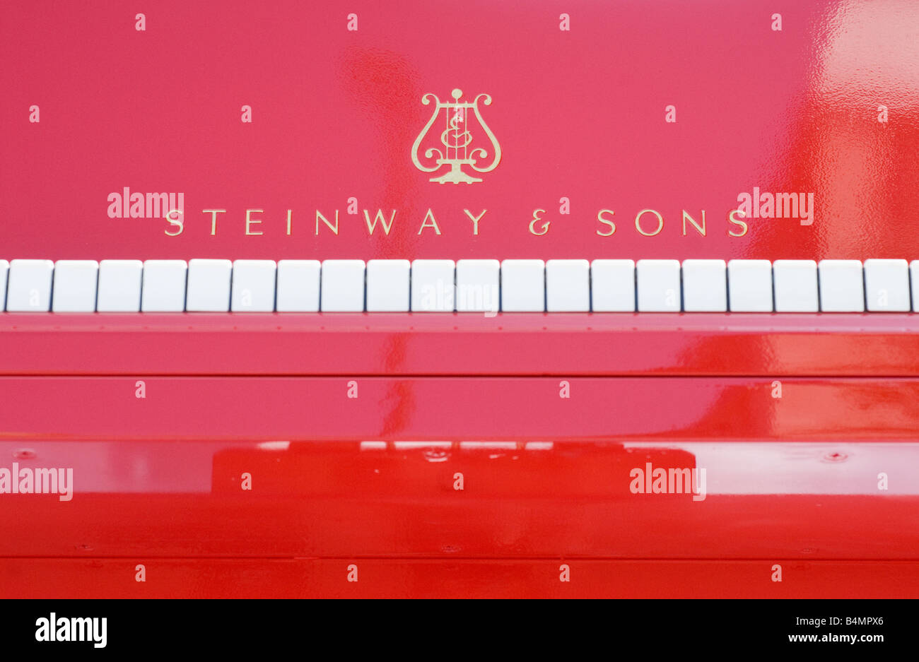 Piano keyboard steinway sons hi-res stock photography and images - Alamy