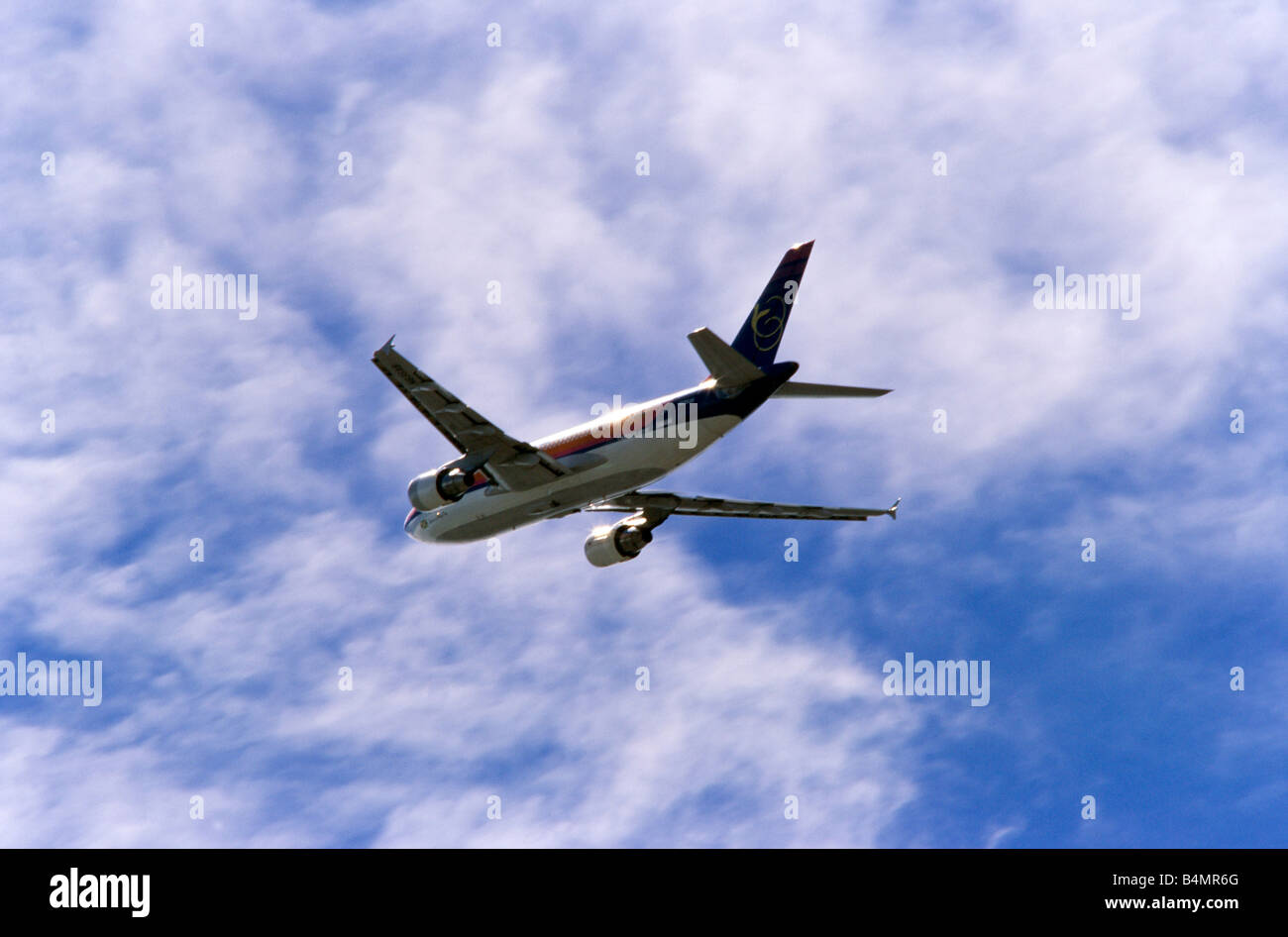 Commercial airliner in take off hi-res stock photography and images - Alamy