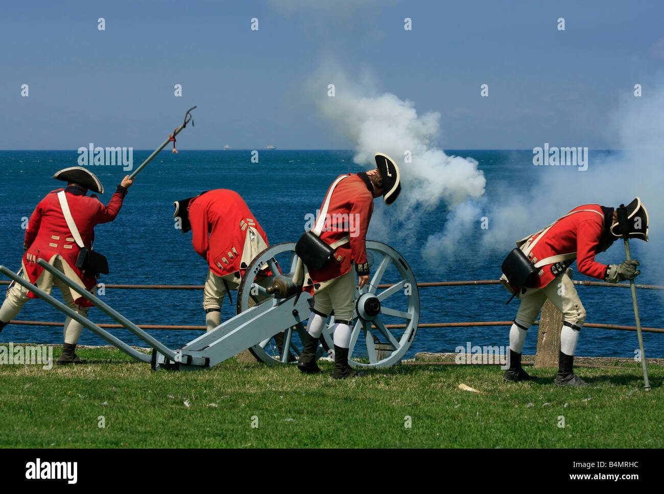 Old cannon firing hi-res stock photography and images - Alamy