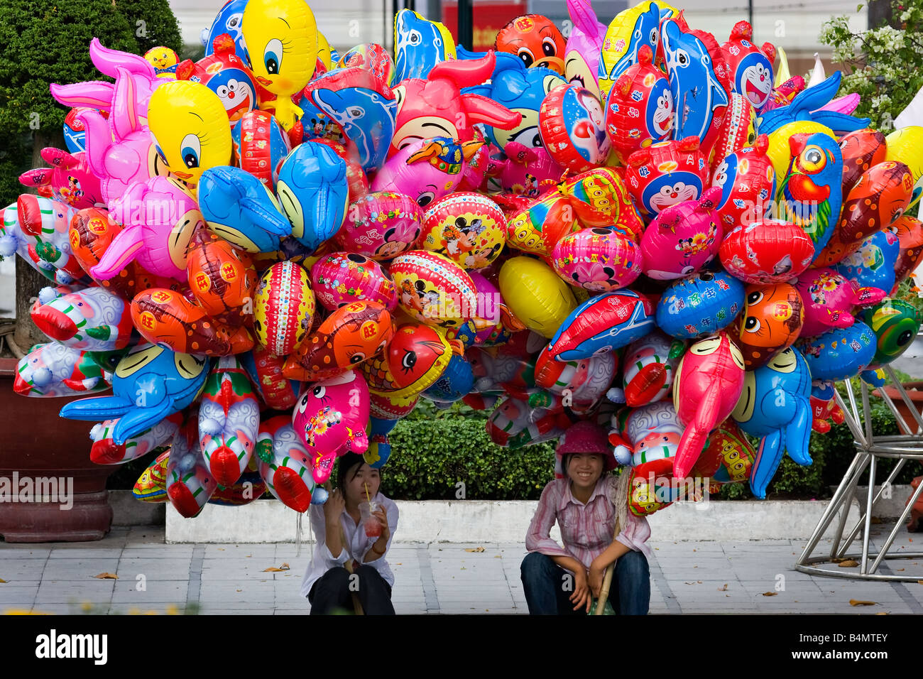 Street vendors selling colorful balloons hi-res stock photography and ...