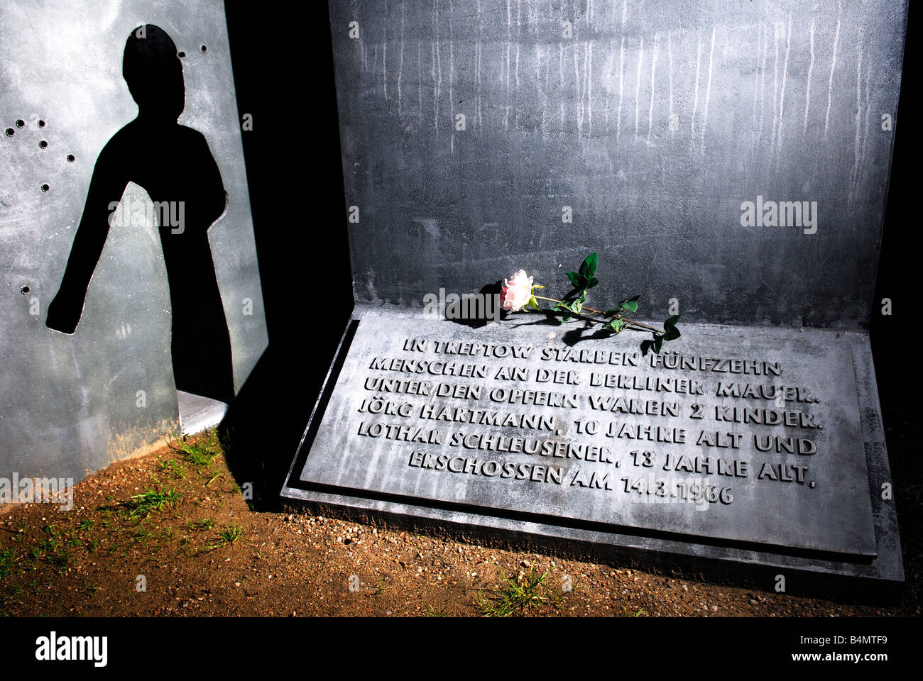 The berlin wall monument hi-res stock photography and images - Alamy