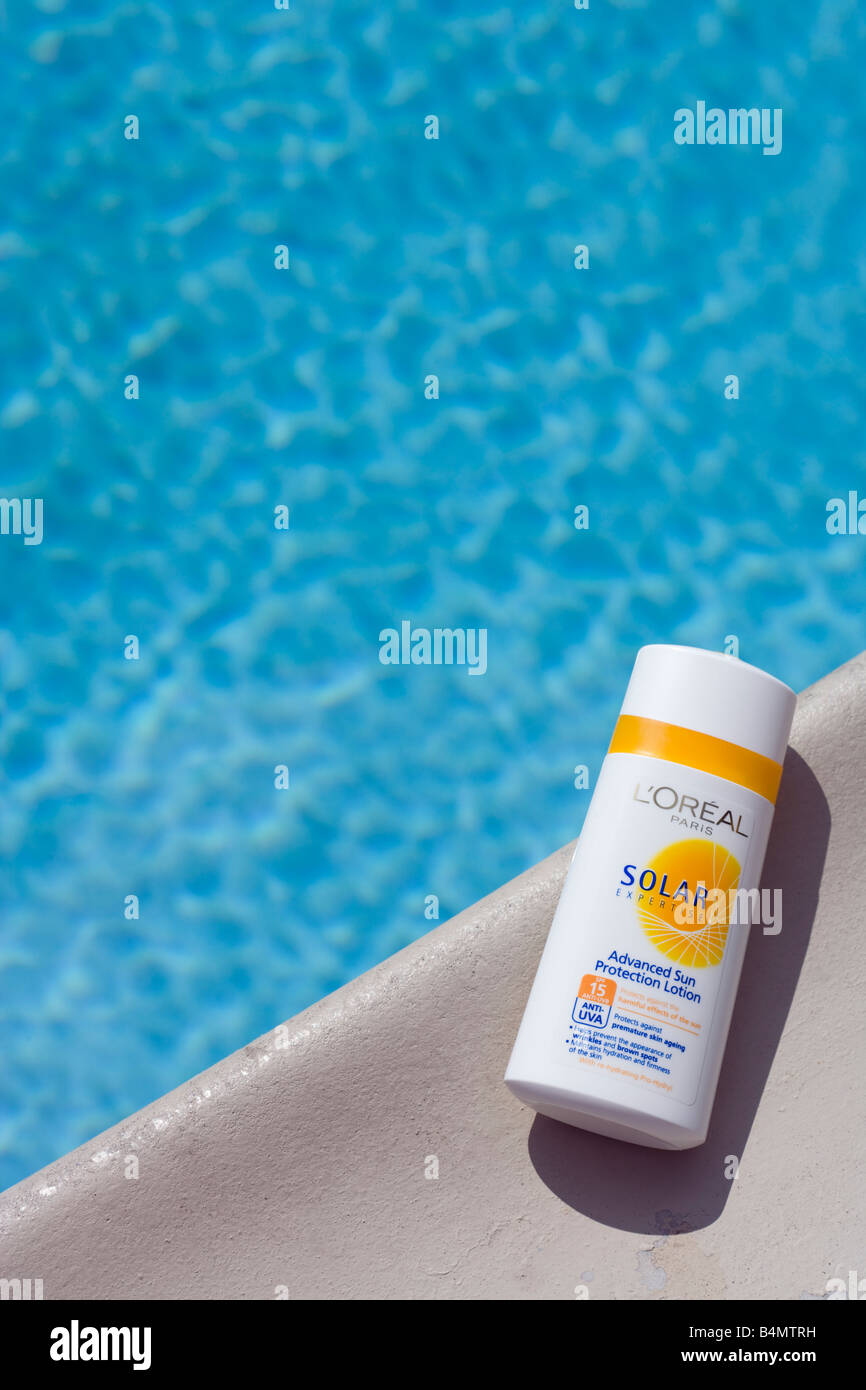 SUNCREAM BESIDE SWIMMING POOL Stock Photo - Alamy