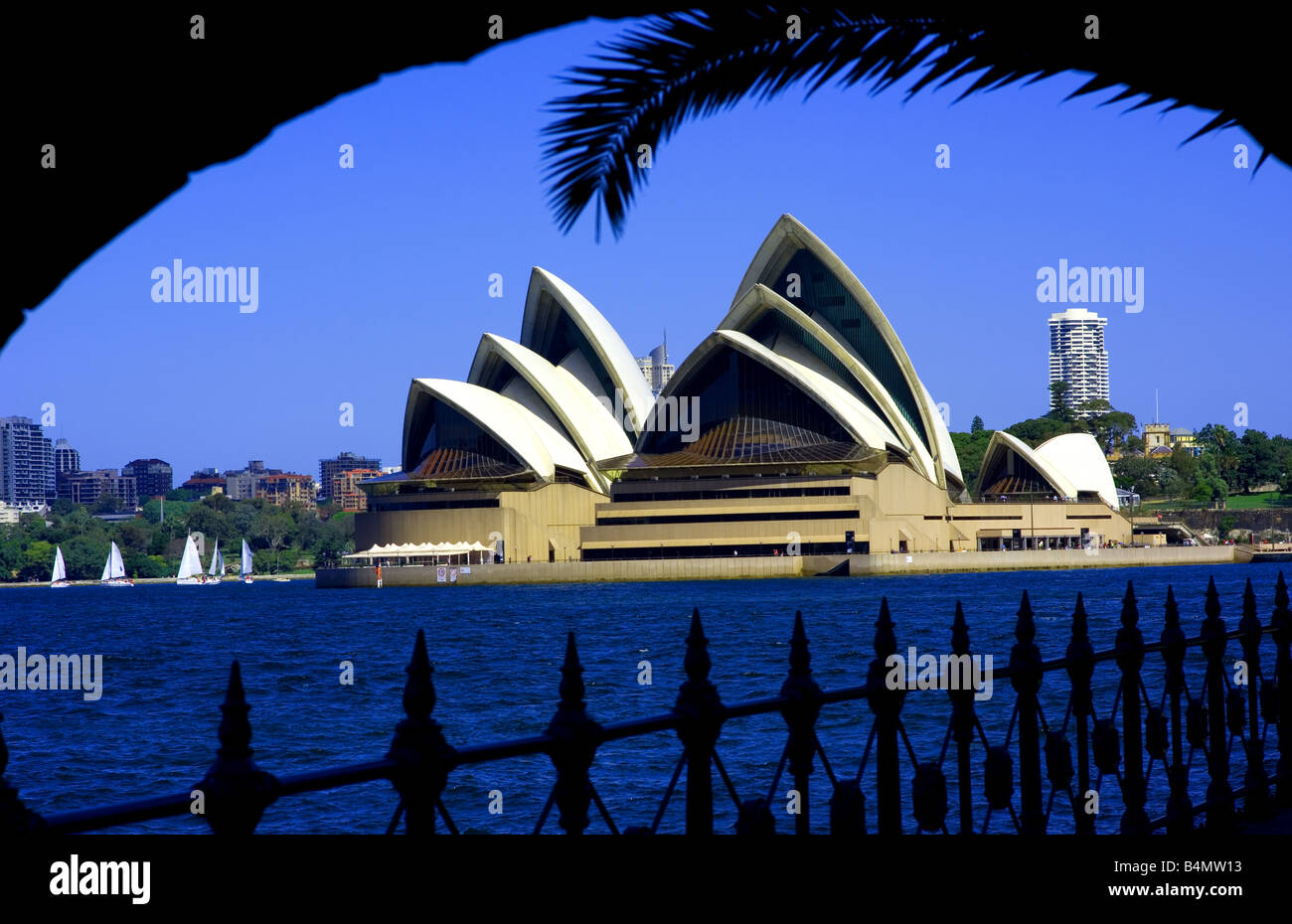 Sydney Opera House under the Harbour Bridge Stock Photo - Alamy
