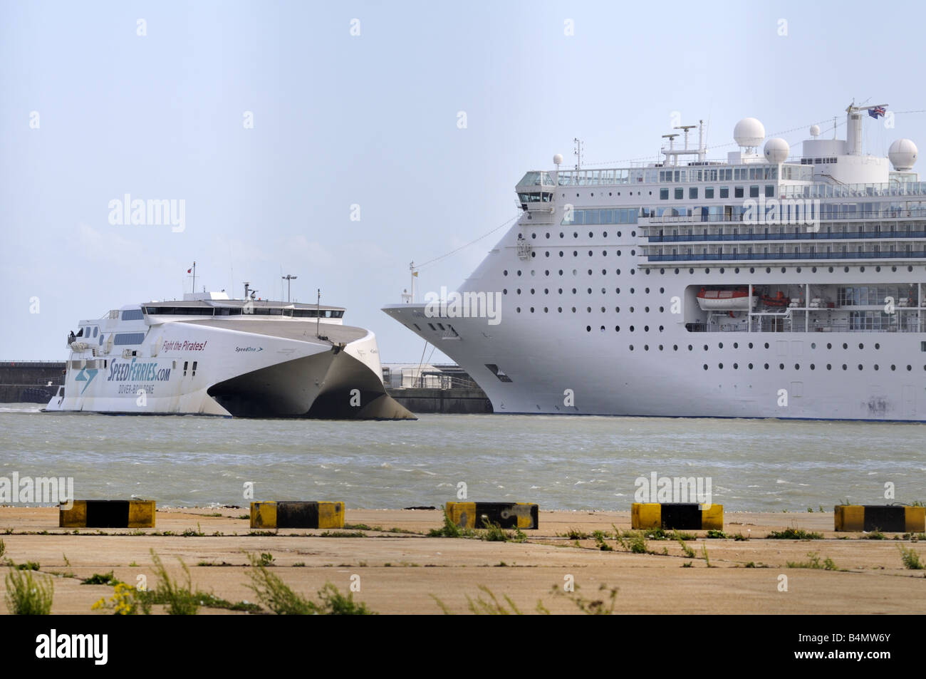 Victoria cruise ship hi-res stock photography and images - Alamy