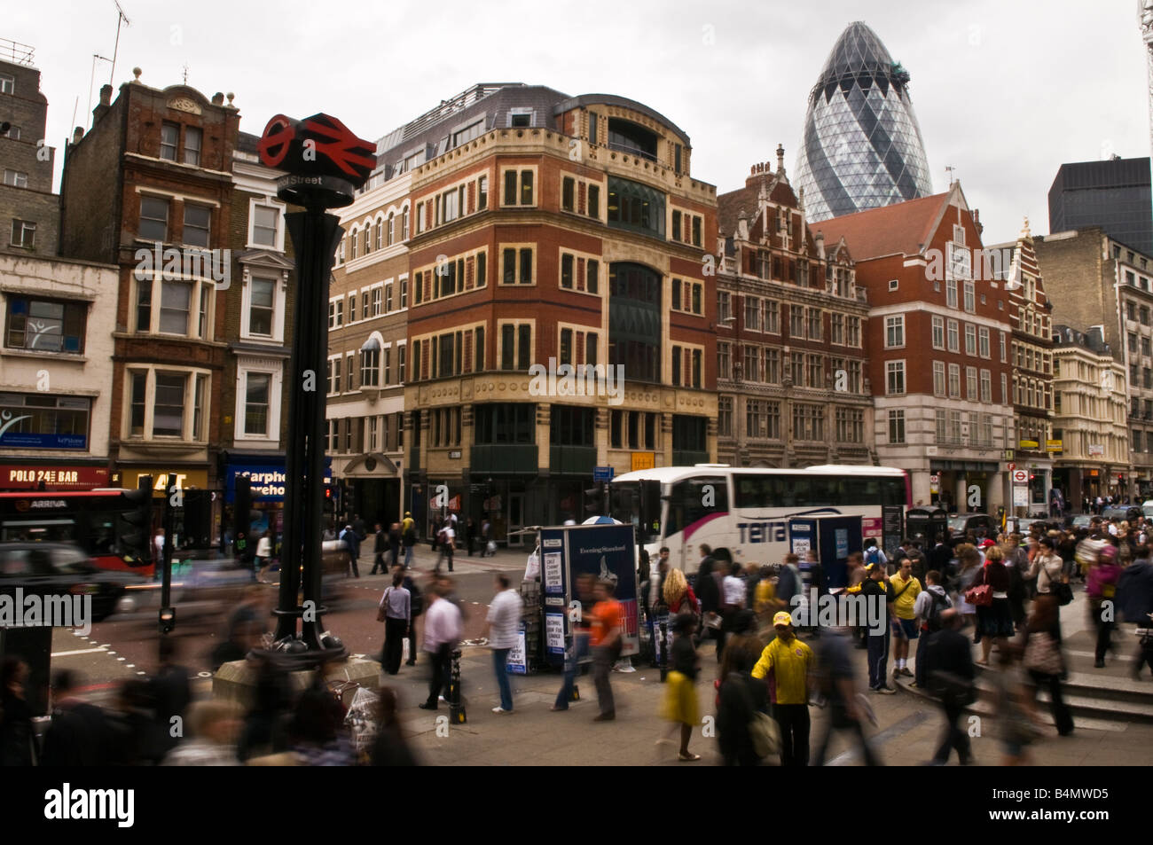 London gherkin people hi-res stock photography and images - Alamy
