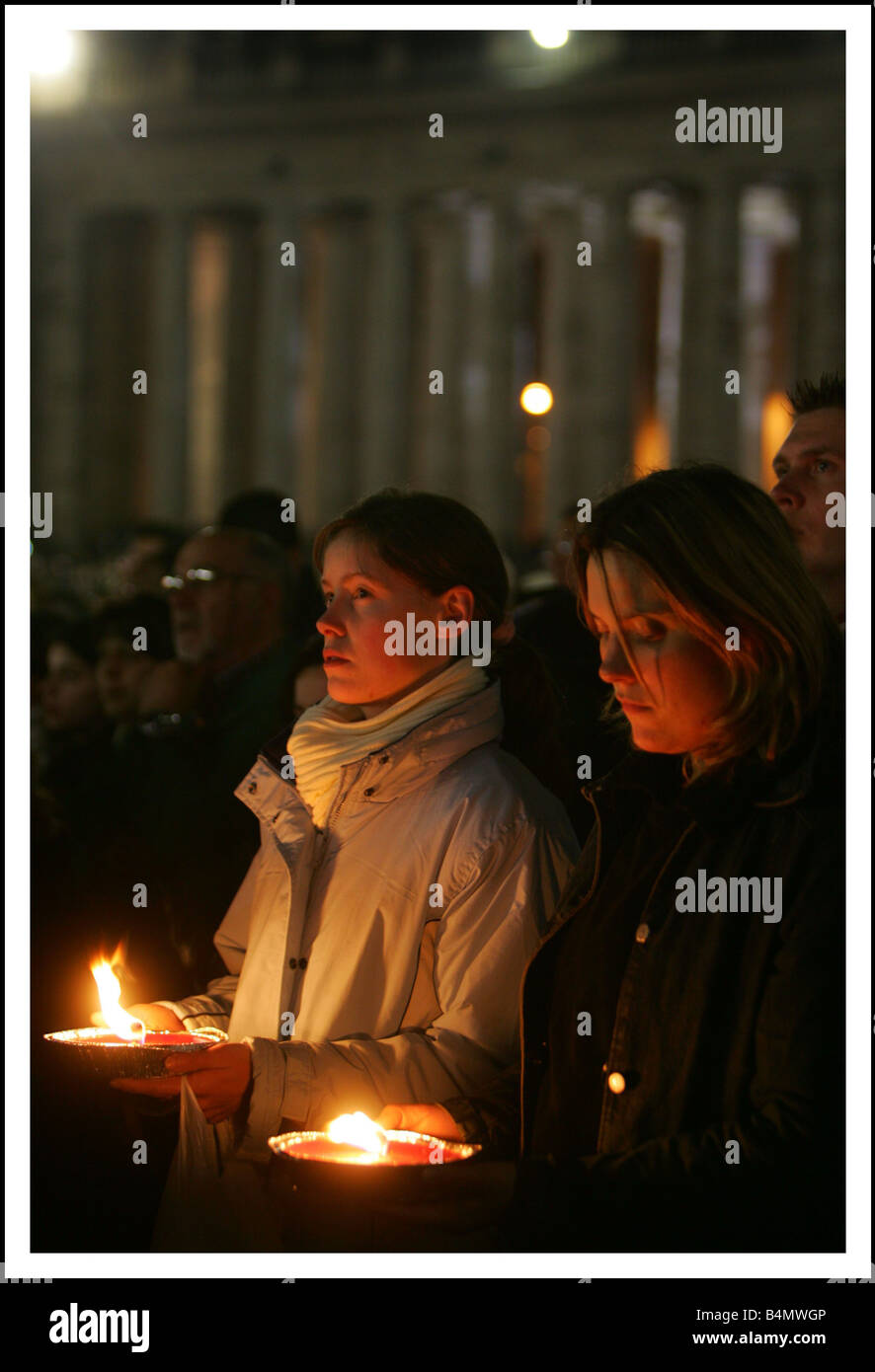 Pope John Paul II death Tens of thousands of mourners arrive outside ...