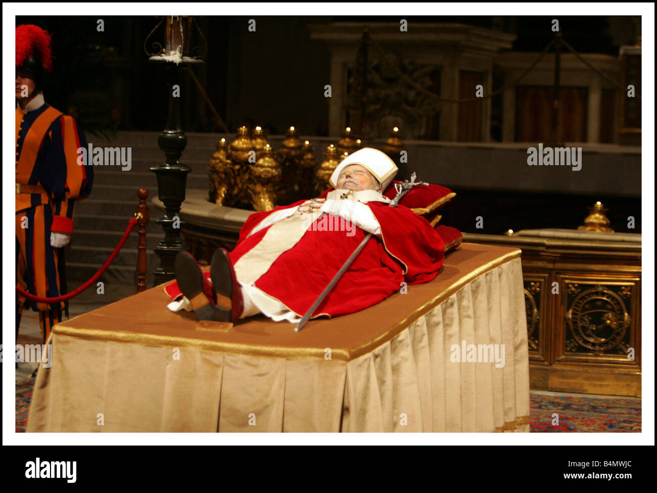 The body of Pope John Paul II laying in state in the Vatican Stock ...