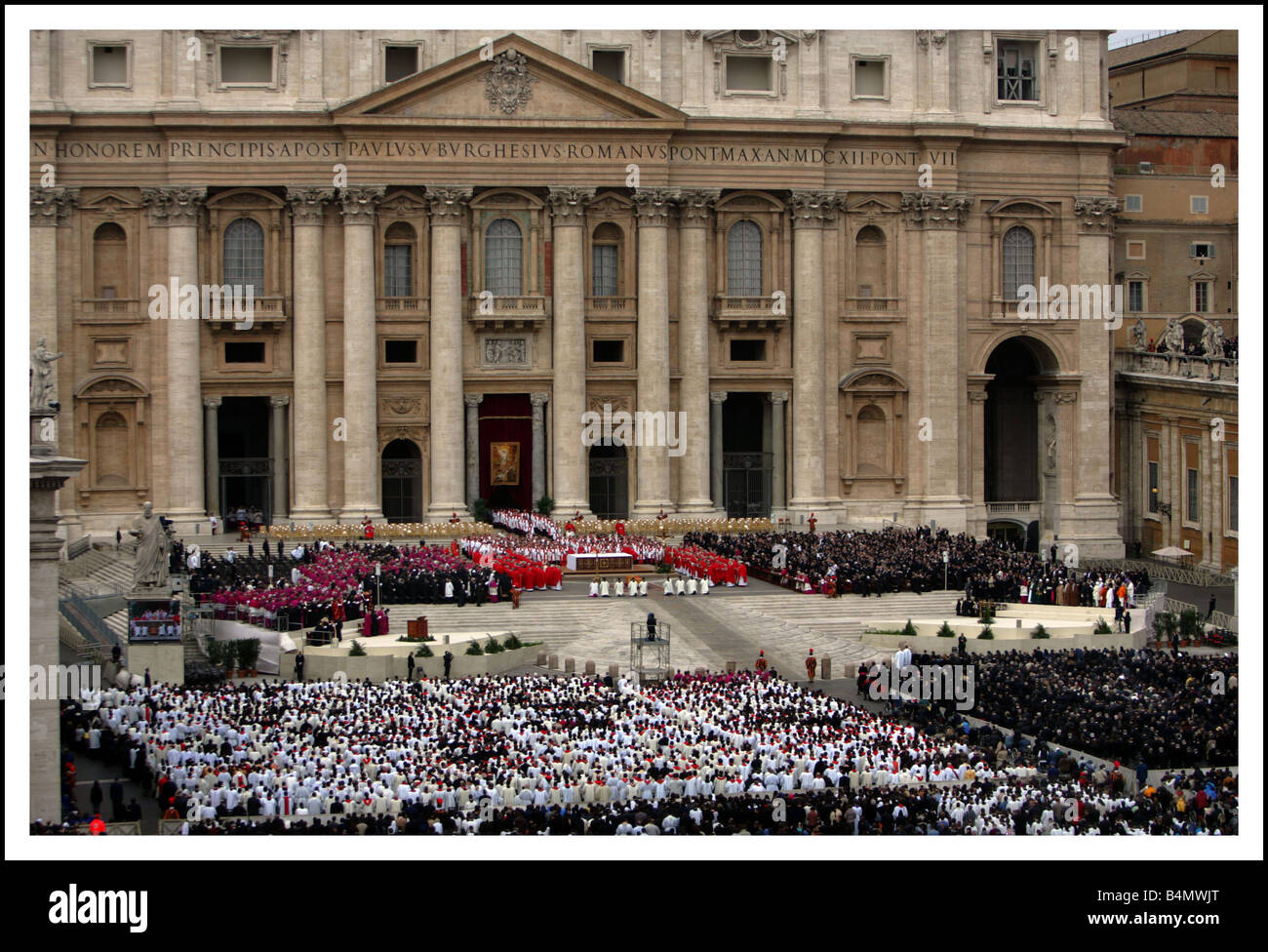Pope John Paul II funeral in St Peters Sq Rome The Requiem mass was ...