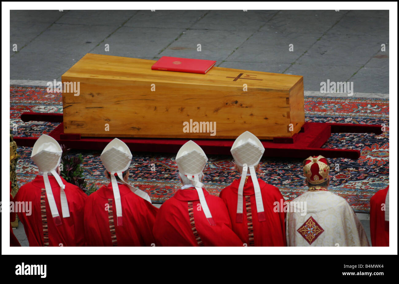 Coffin pope john paul ii hi-res stock photography and images - Alamy