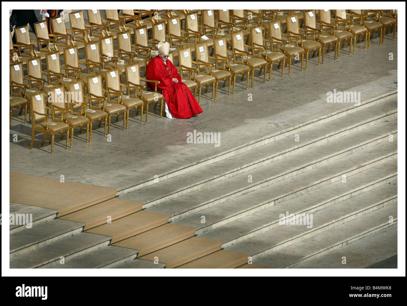 Pope John Paul II funeral in St Peters Square Rome The Requiem mass was ...