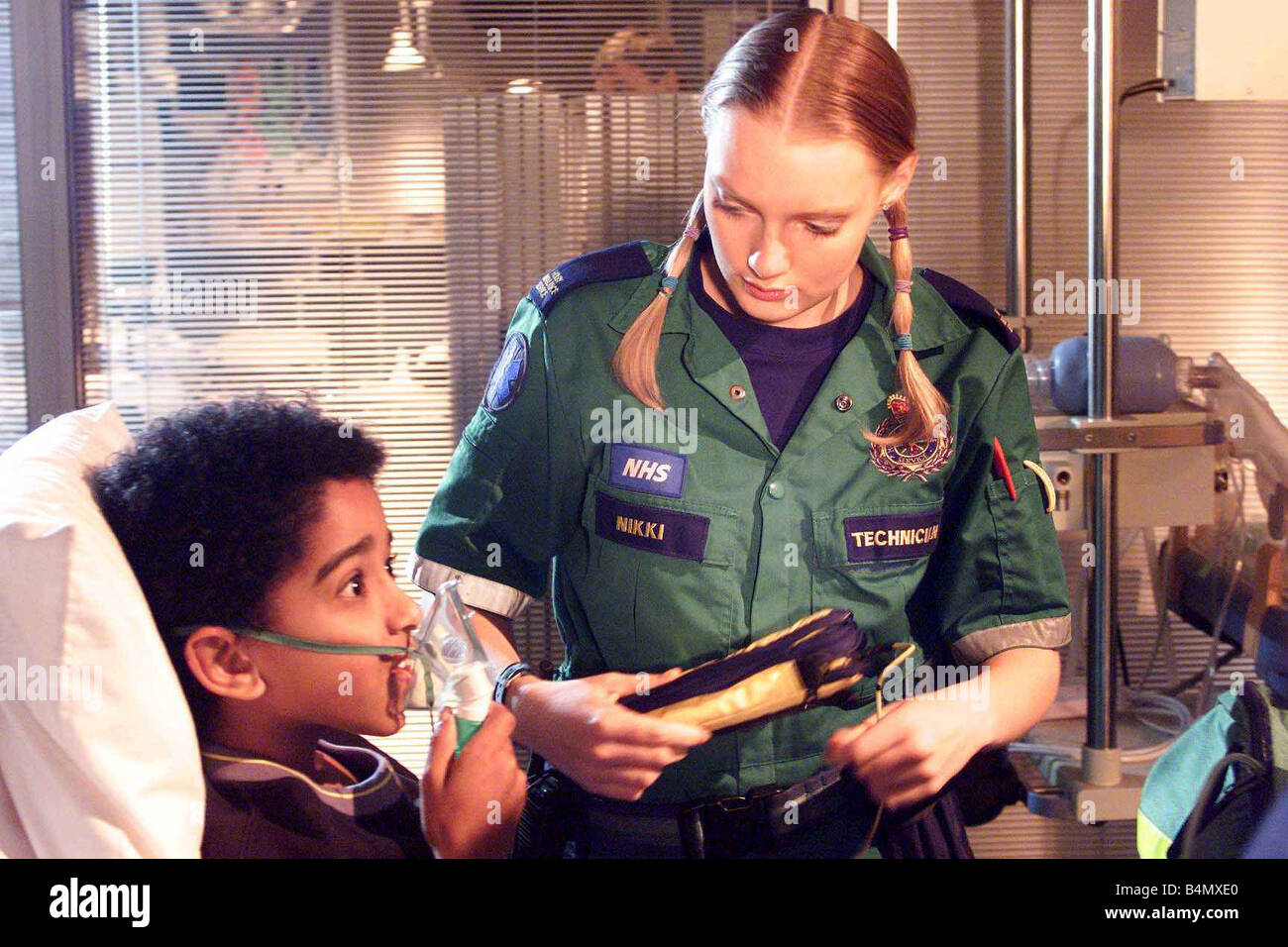 TV Programme Casualty August 2002 Behind The Scenes At Casualty Stock TV Programme Casualty August 2002 Behind The Scenes At Casualty Stock