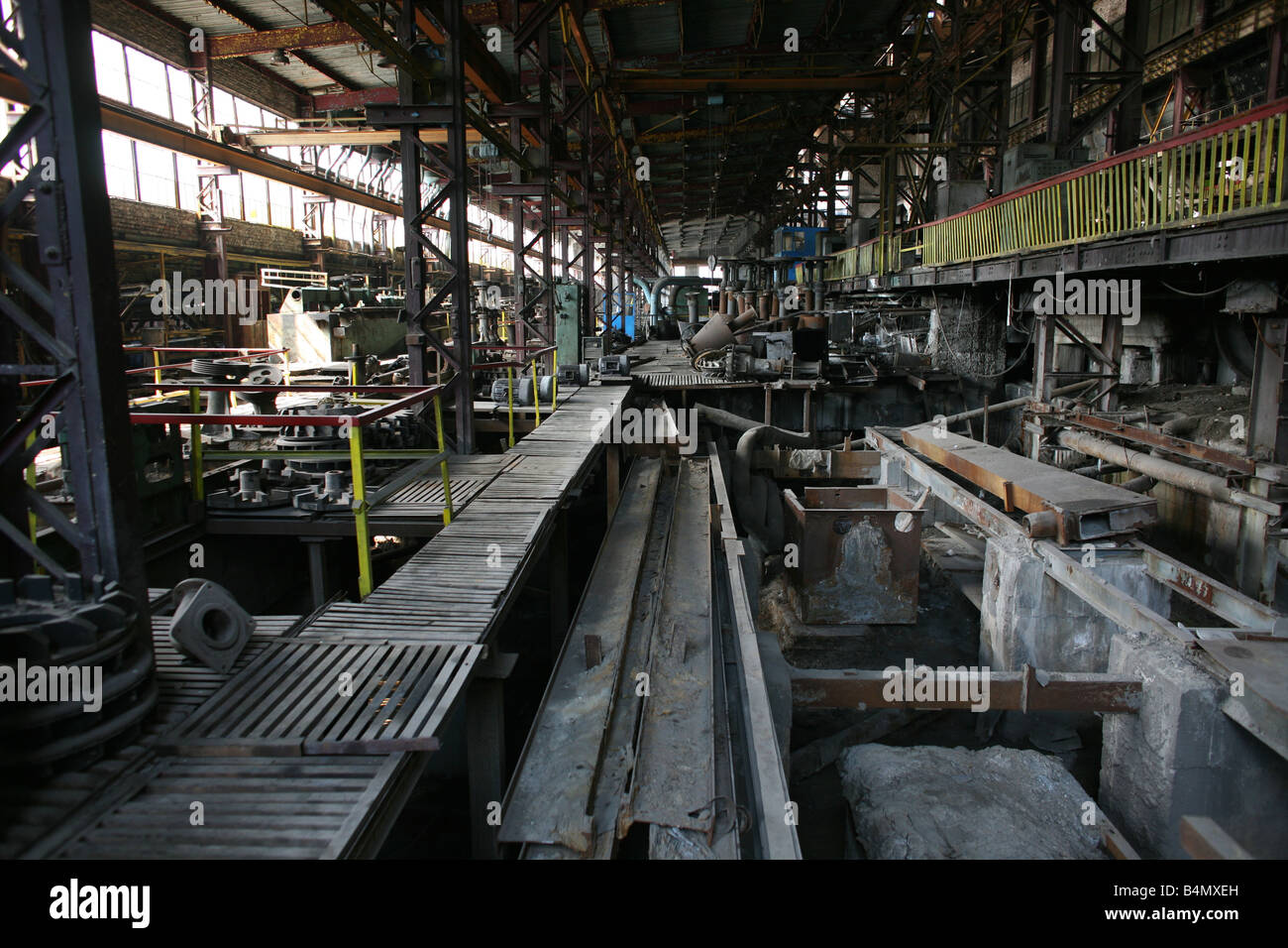 Abandoned factory interior machines hi-res stock photography and images ...