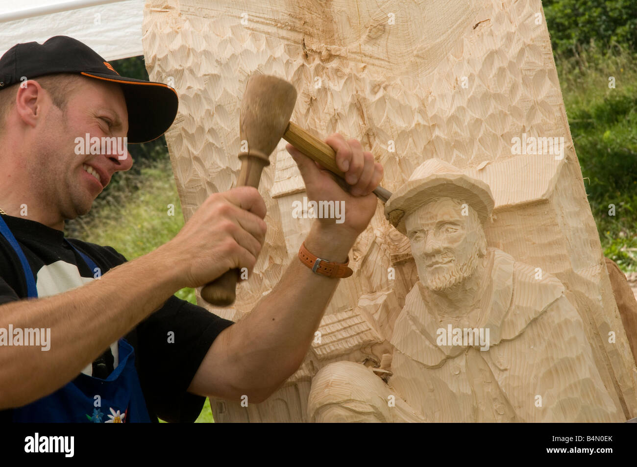 Sculptor working on wooden statue hi-res stock photography and images ...