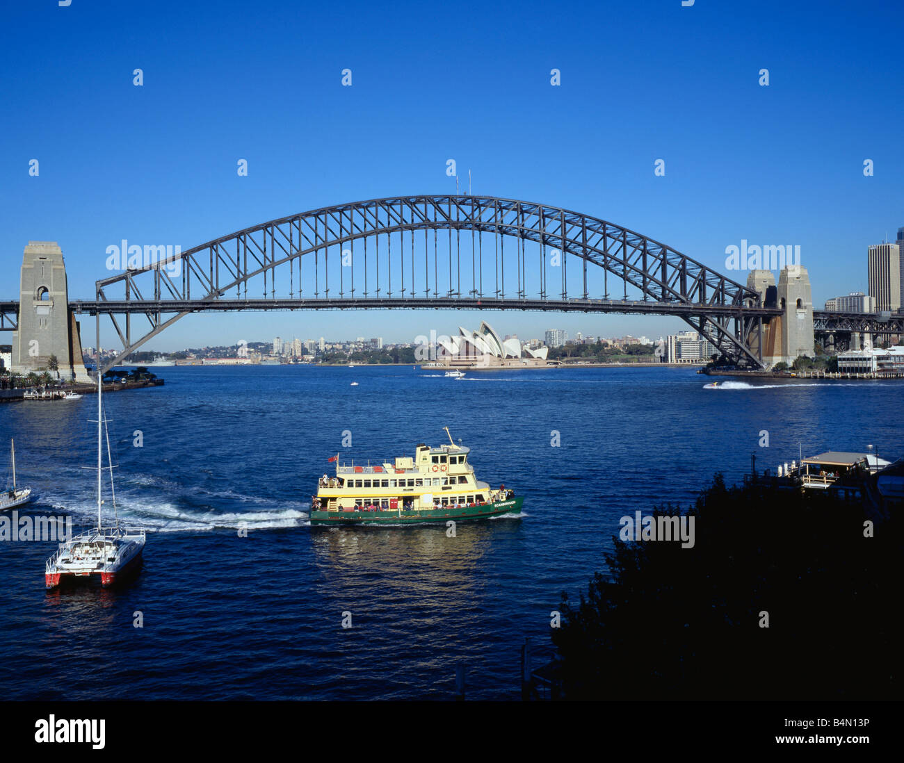Sydney harbour ferry sailing hi-res stock photography and images - Alamy