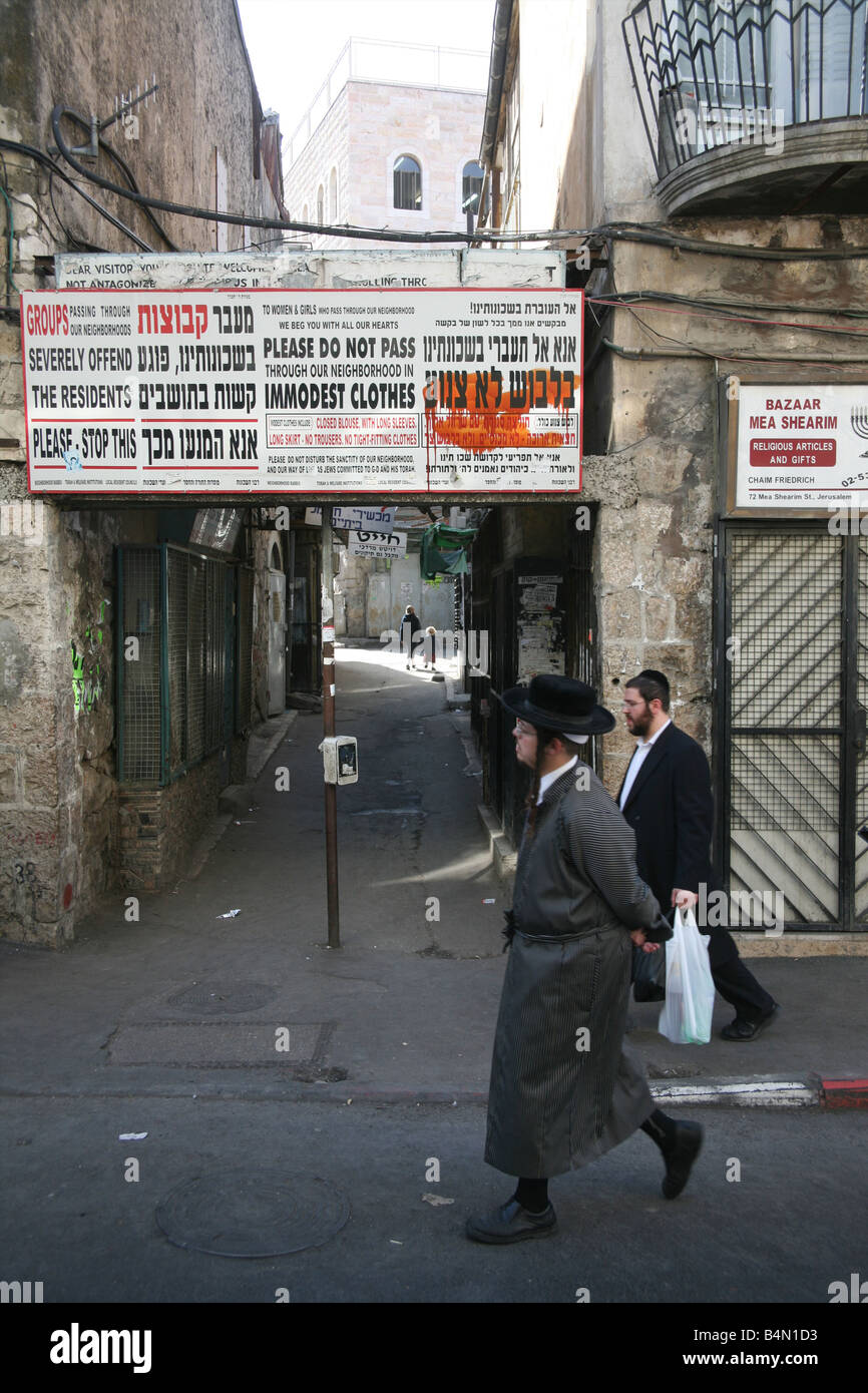 Orthodox Jews in the old city of Jerusalem Stock Photo - Alamy