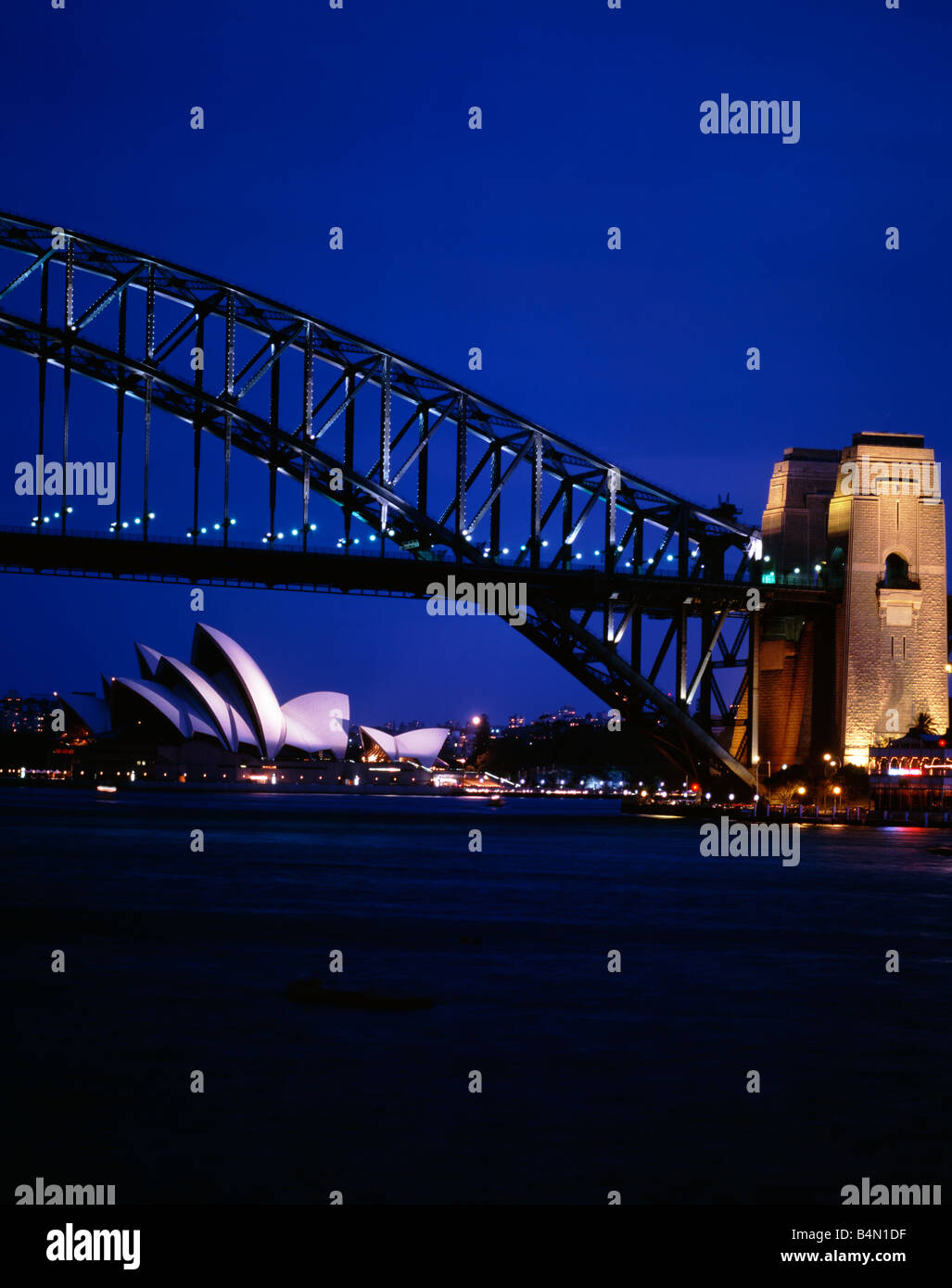 Early evening opera house hi-res stock photography and images - Alamy
