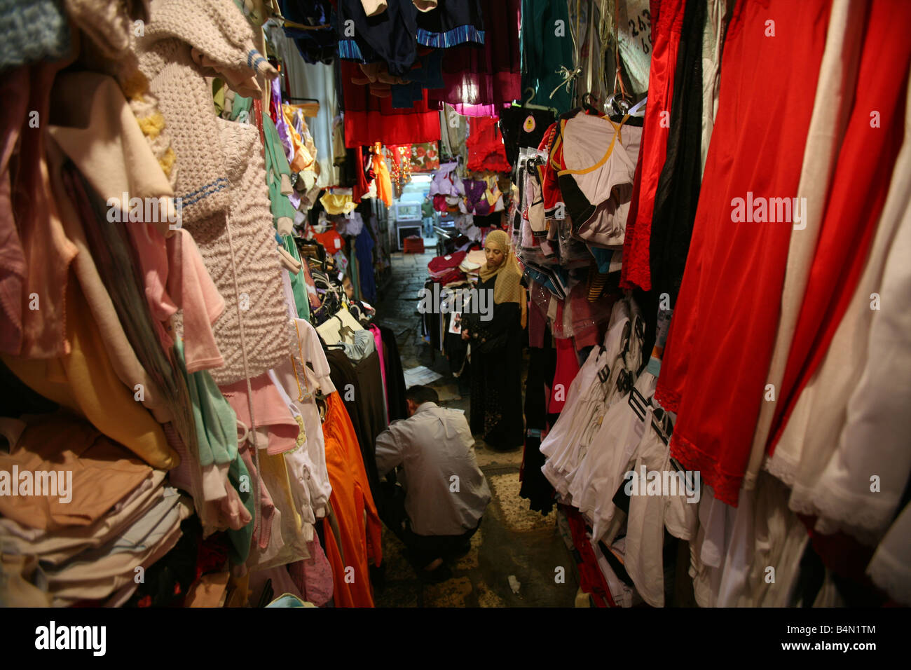 Linen stall hi-res stock photography and images - Alamy