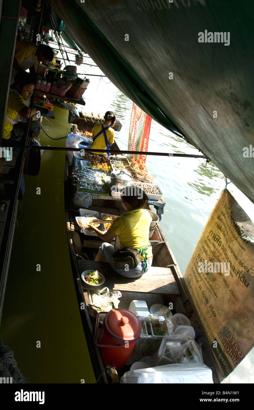 Floating Kitchen at Taling Chan Floating Market Stock Photo - Alamy